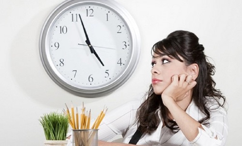 perda-de-tempo-no-trabalho-relogio